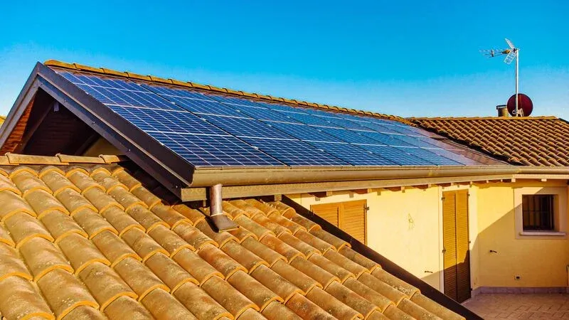 Panneaux Solaires Photovoltaïques : Guide Complet 2024